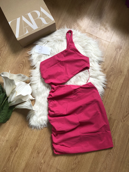 Zara asimetricna pink haljinica