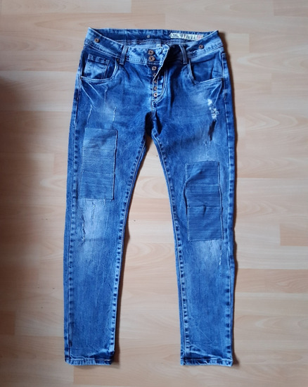 Nesal jeans, zenske farmerke