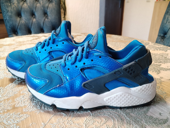 NIKE HUARACHE