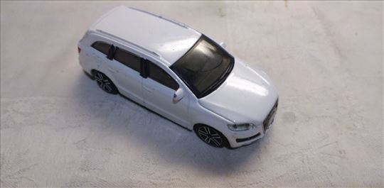 Burago Audi Q7, 1:43, China,malo izgreban