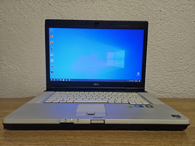 Laptop Fujitsu CELSIUS H700 i7-620M 8GB 750GB 15.6` FHD