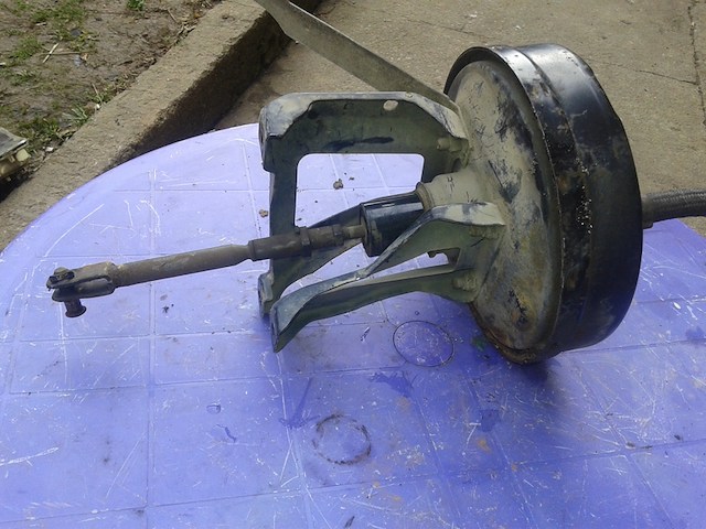 ODLICAN KOCIONI SERVO ZA OPEL KADETA SUZU