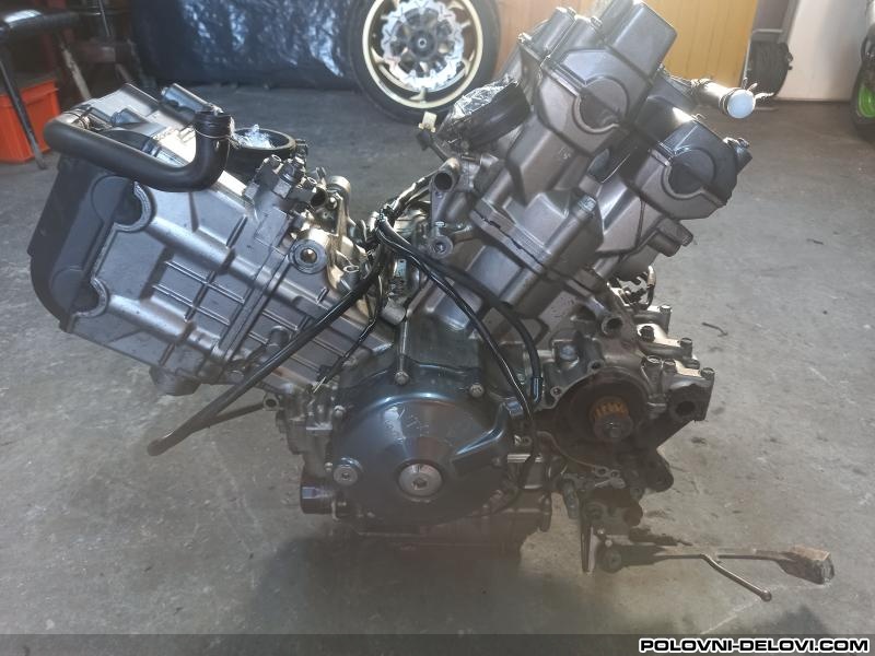 Honda VTR 1000 Firestorm Kompletan motor u delovima