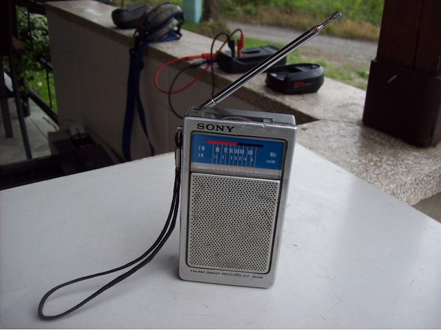 Sony ICF - 200W ,FM/AM 2BAND RECEIVER