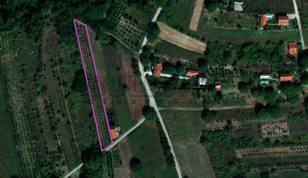 Na prodaju plac površine 2028 m2, vikend naselje Gornji Matejevac