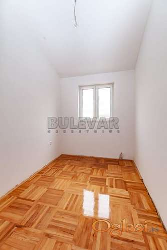 Dupleks stan u novogradnji u Panteleju, 3.5, 4. sprat, 76 m2