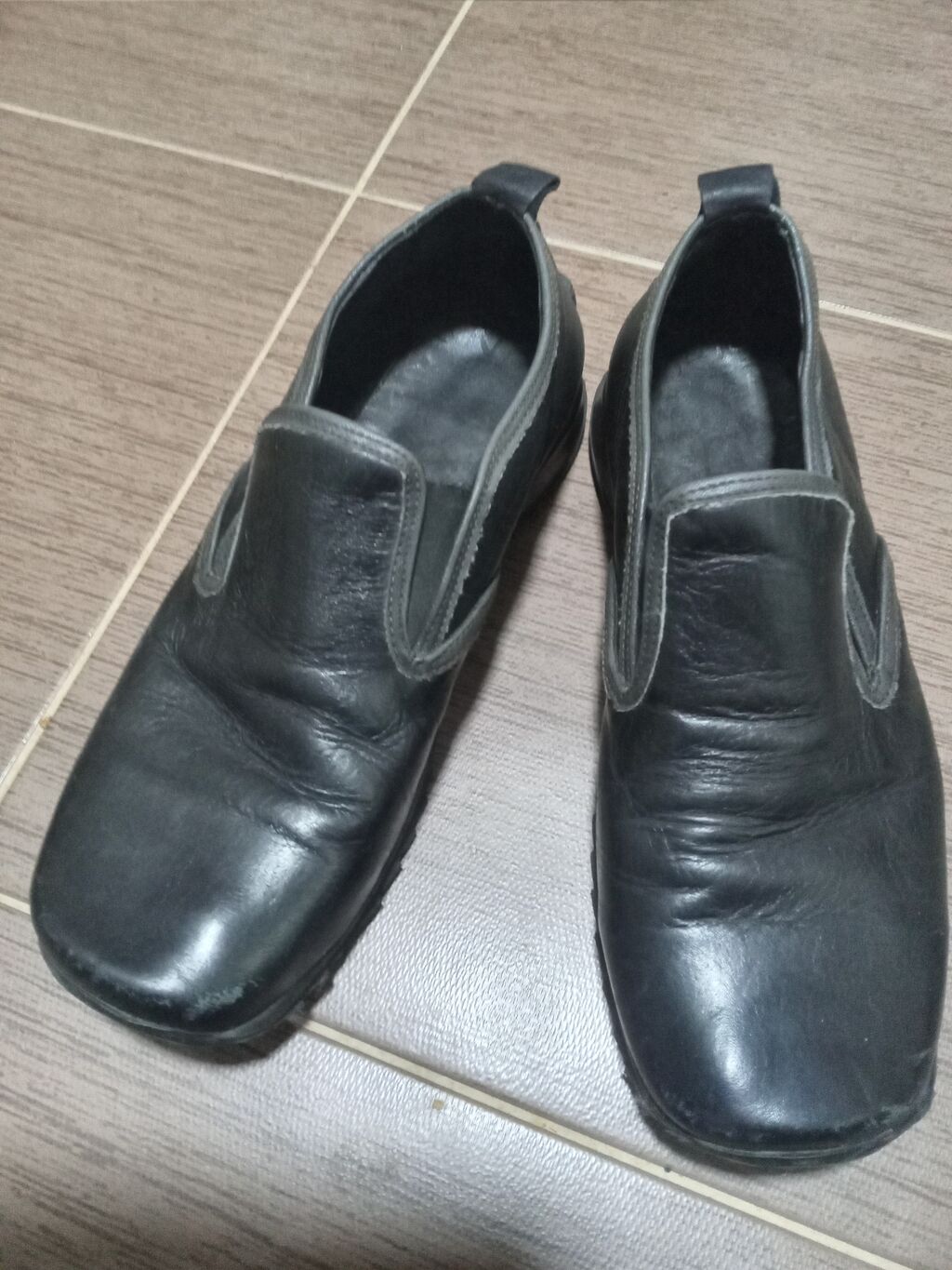 Cipele muške od PRAVE KOŽE broj 42 bez ikakvog oštećenja cena 1500