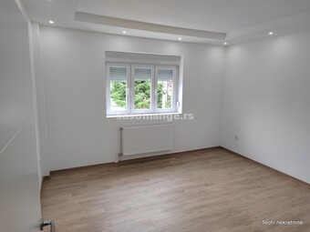 ZEMUN ,BATAJNICA ,80m2 , (T) ,136000e