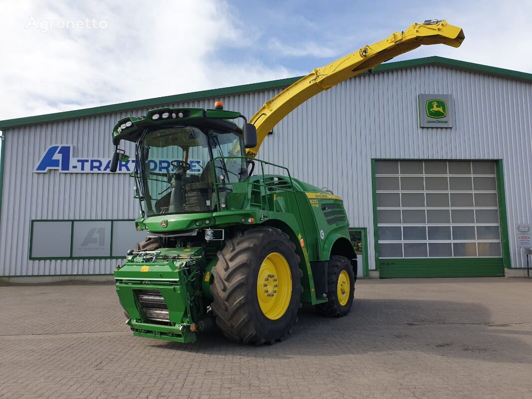 John Deere 8200 krmni kombajn