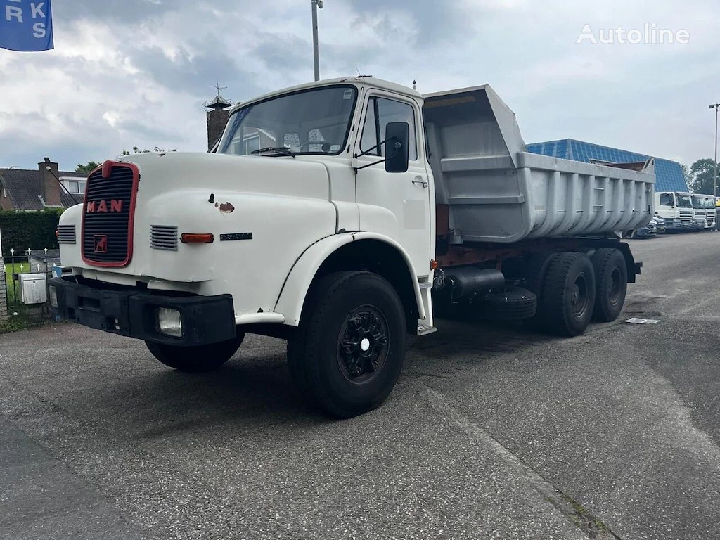 MAN 32.240 6x4 FULL STEEL SPRING KIPPER MANUAL GEARBOX kiper