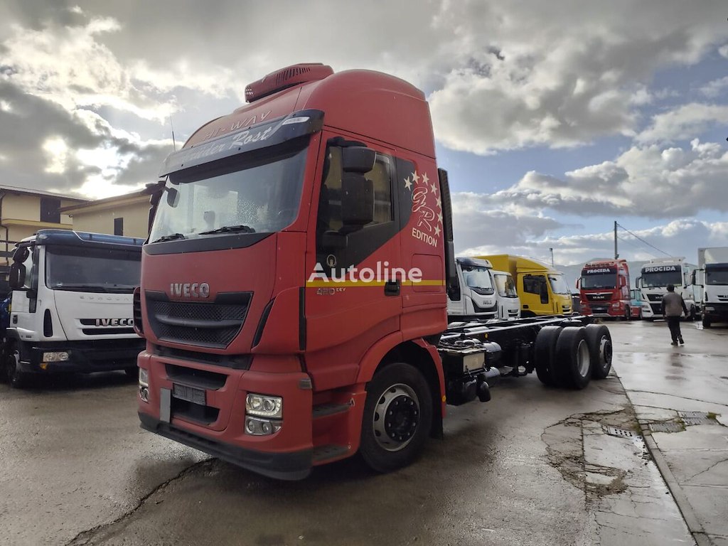 IVECO Stralis 260S42 kamion s ravnom platformom