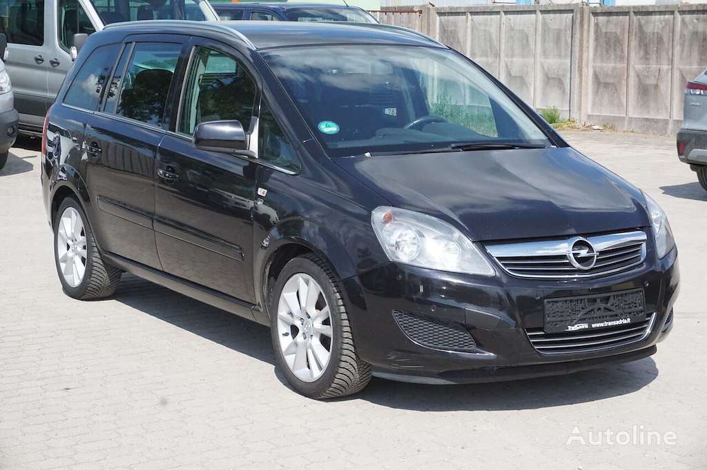 Opel Zafira minivan