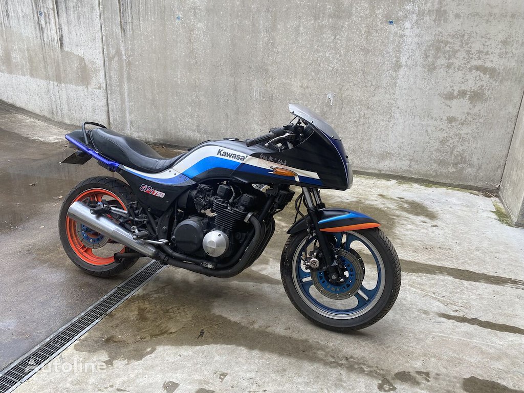 Kawasaki GPZ 750 motocikl