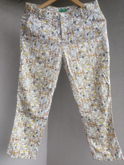 Benetton cvetne pantalone