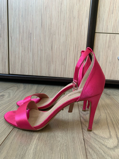 Metro roze stikle