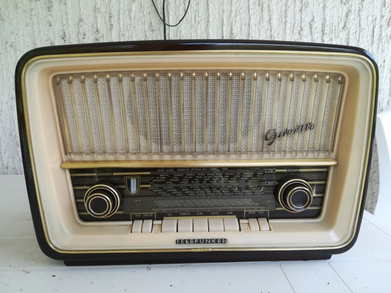 Vintage Radio Lampaš Telefunken Gavotte 9