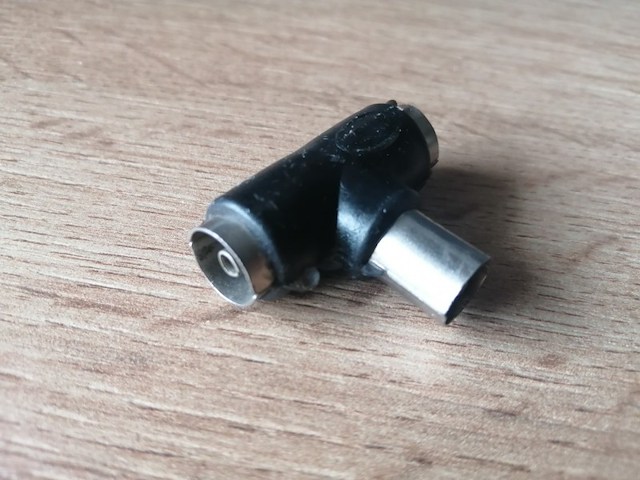 Antenski T adapter