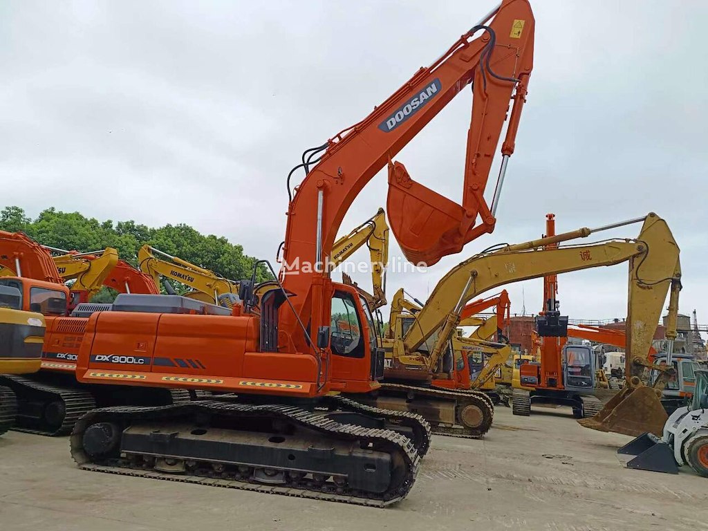 Doosan dx300 bager guseničar