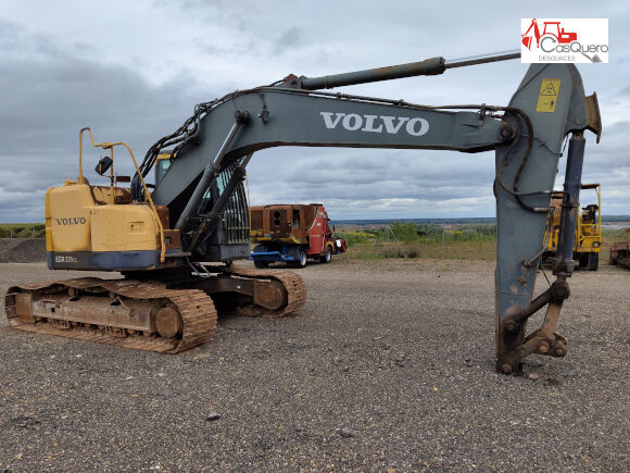 Volvo ECR235CL bager guseničar po rezervnim delovima