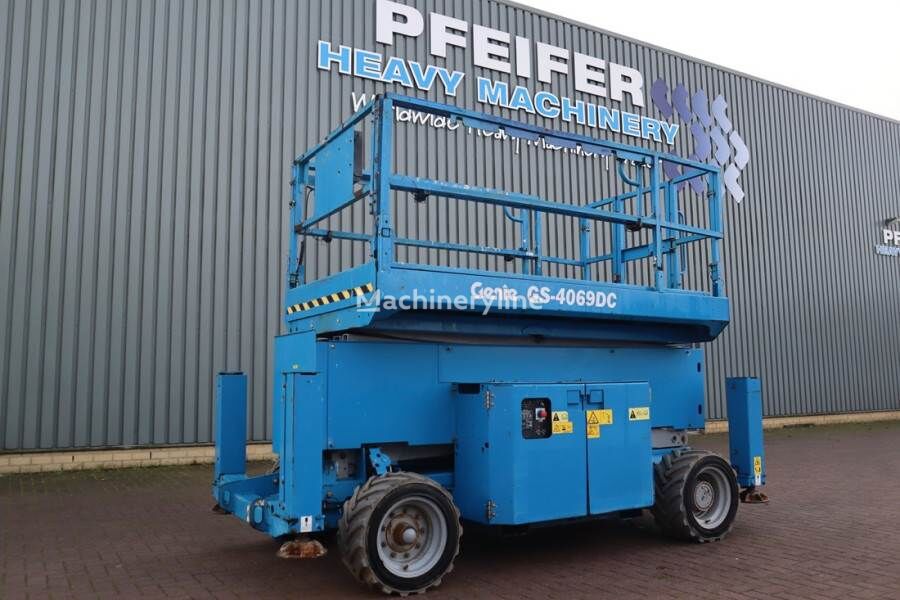 Genie GS4069DC Electric, 14m Working Height, 363kg Capac makazasta platforma