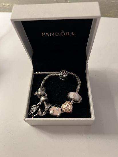 Pandora ORIGINAL narukvica sa privescima