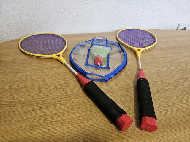 Deciji plasticni reketi za Badminton + 2 loptice