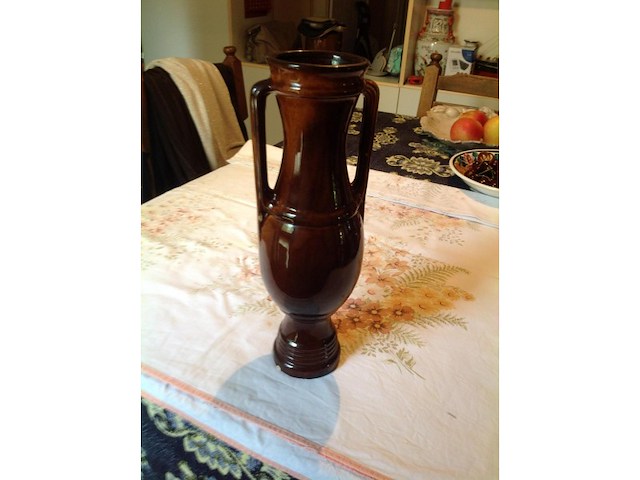 Stara vaza od glazirane keramike