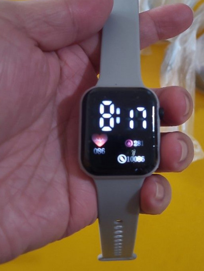 Led digitalni sat u sivoj boji
