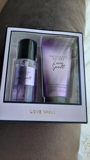 Victoria's Secret set (losion i mirisni sprej)