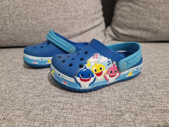 Crocs baby shark sandale