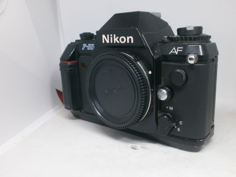 Nikon F-501 AF SLR 35mm Film Camera sa MF-19