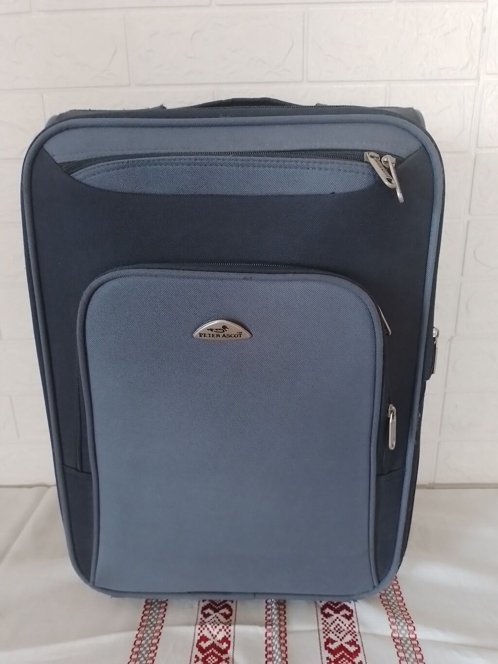 Novi kofer, visina je 44cmm,duzina je 32cm,sirina21cm