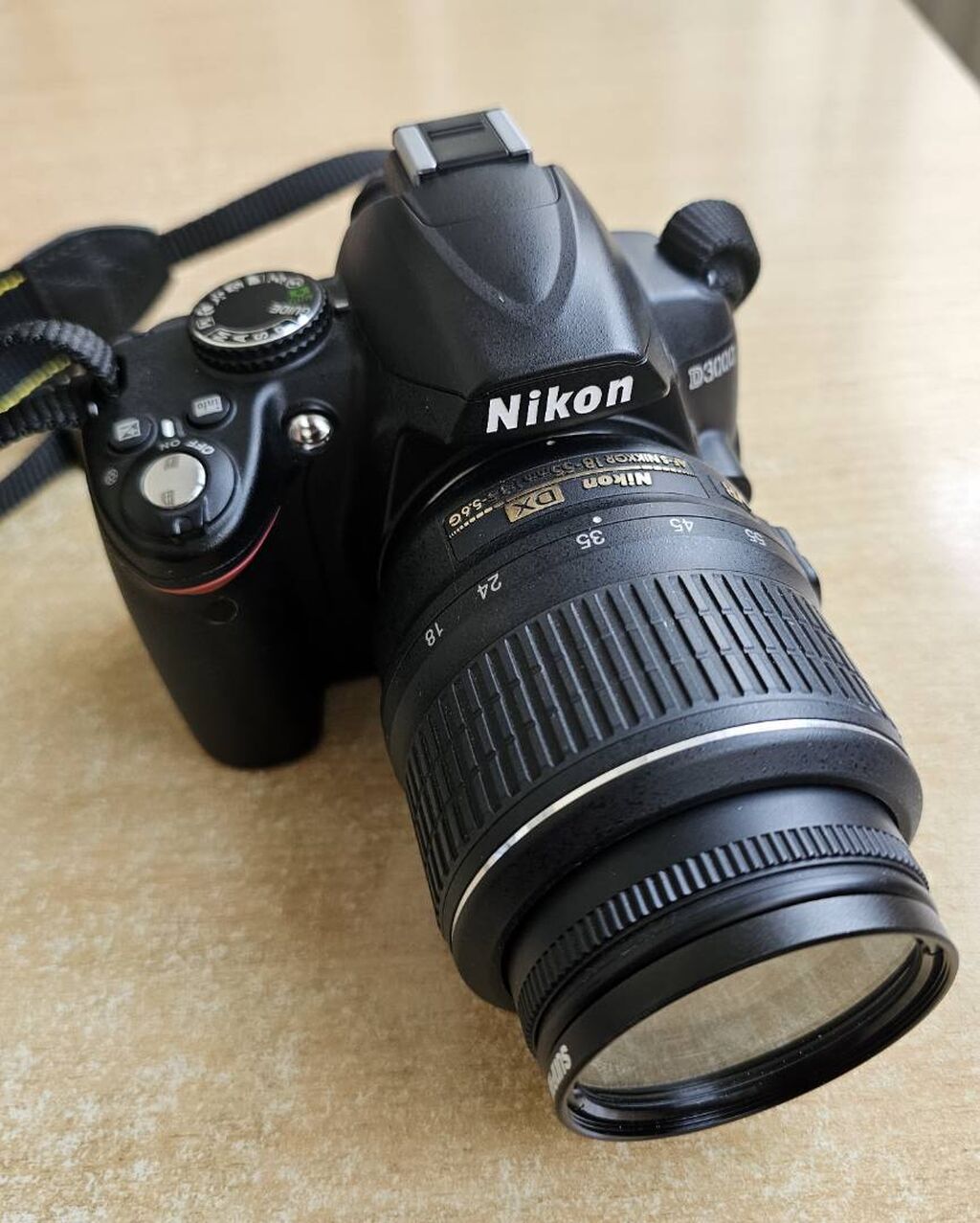 Digitalni foto aparat Nikon D3000, skoro nov samo 4200 okidanja