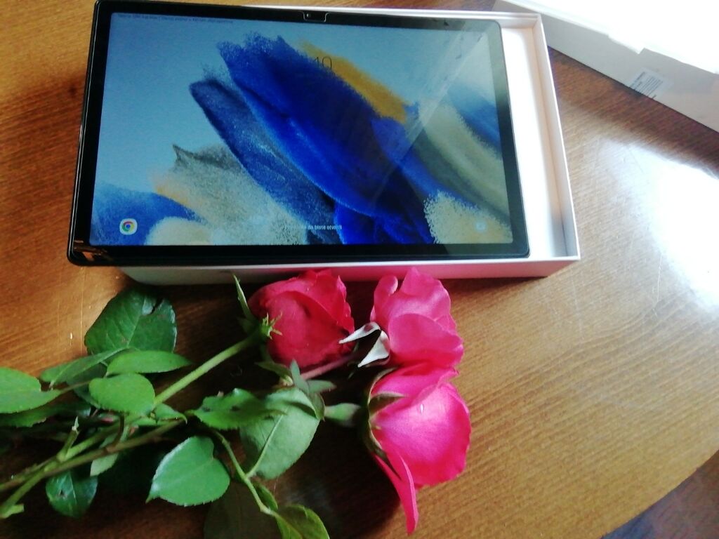 Prodajem nov, ne koriscen tablet Samsung Galaxy A8 64GB. Stavljeno