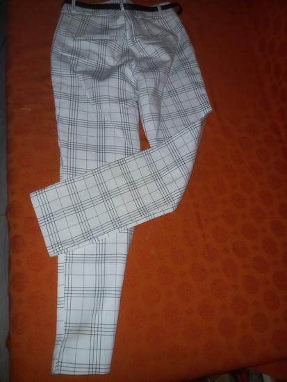 PANTALONE BERSHKA SAVRSENE SXS 34