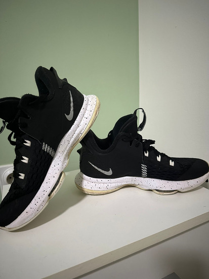 Nike LeBron Witness 5 patike