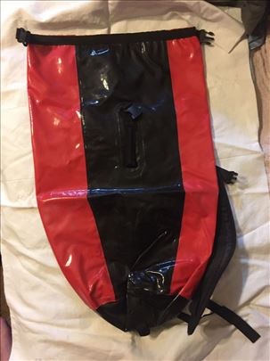 8. Vodootporna torba ranac 67x46 cm -crveno crna