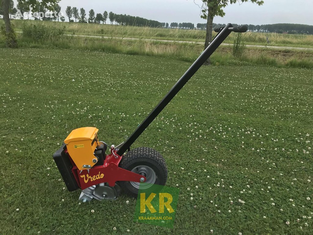 Nova Vredo Turf Buddy ručna sejalica