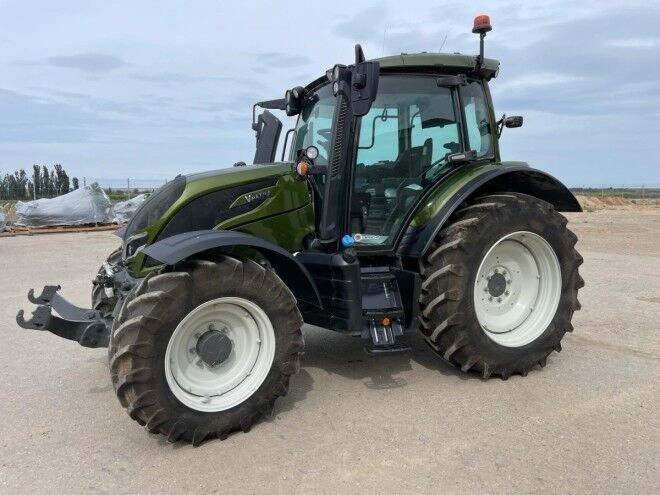 Valtra N 135 traktor točkaš