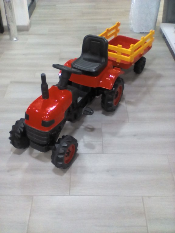 TRAKTOR SA PRIKOLICOM NEW OGRADICA