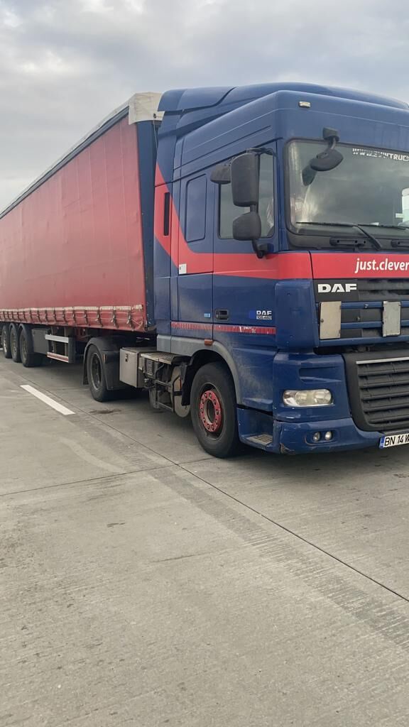 DAF XF 105 460 tegljač + poluprikolica sa kliznom ceradom