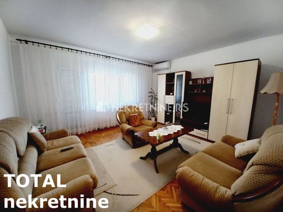 Šestosobna kuća VETERNIK, 293550€