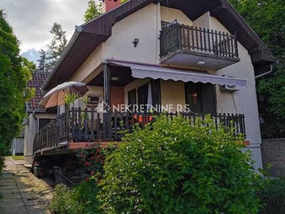 Stara Pazova, Stari Banovci - Vikend naselje, 214m2, Vikend naselje