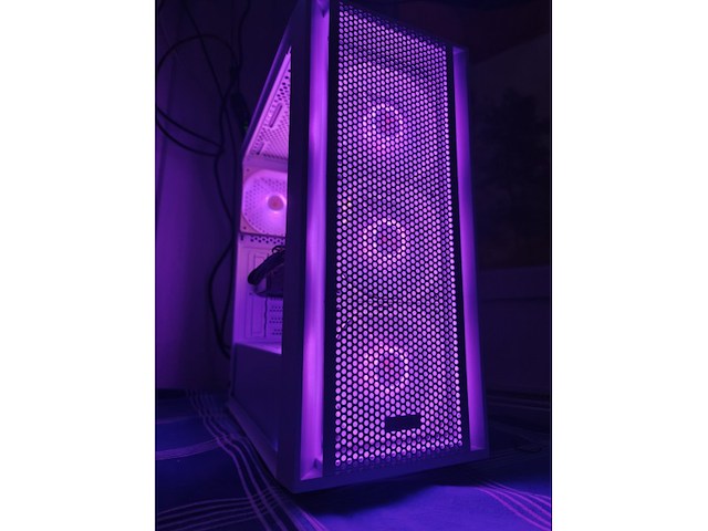 white GAMER - Ryzen 5 5600/16gb DDR4 RGB/RX 5700 XT 8g