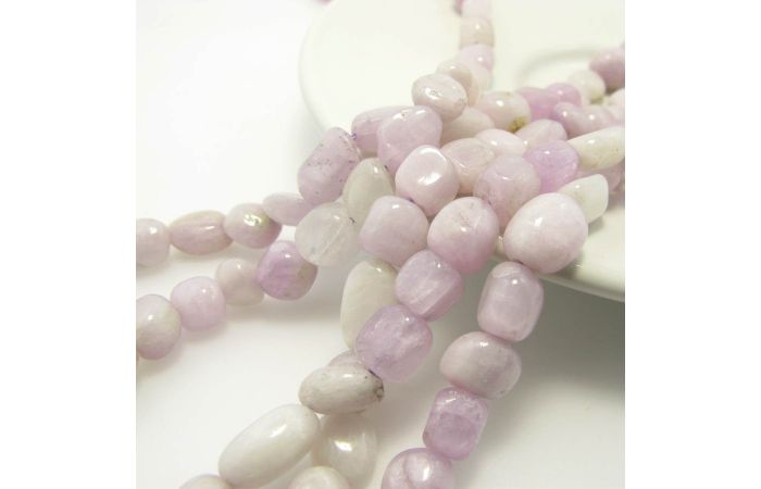 Prirodni poludragi kamen Kunzit, perle nuget polirane, Dimenzjia oko 10x6 mm. Niz sadrži od 38-40 perli. ( KPKUNZNUG )