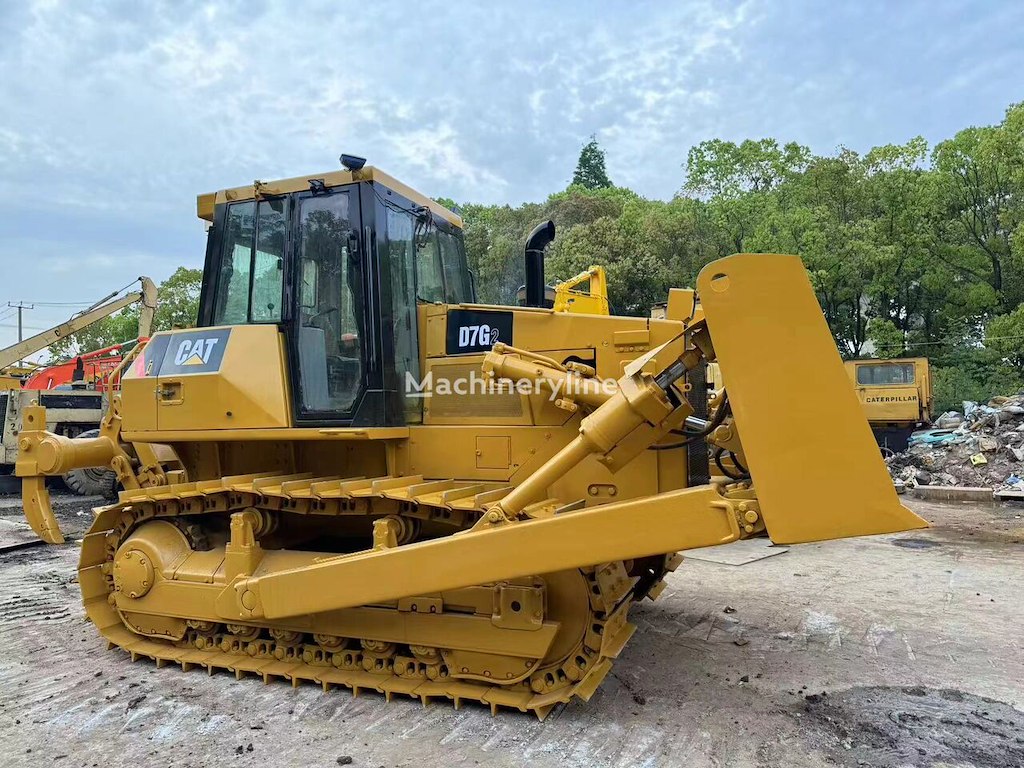 Caterpillar D7G2 buldožer