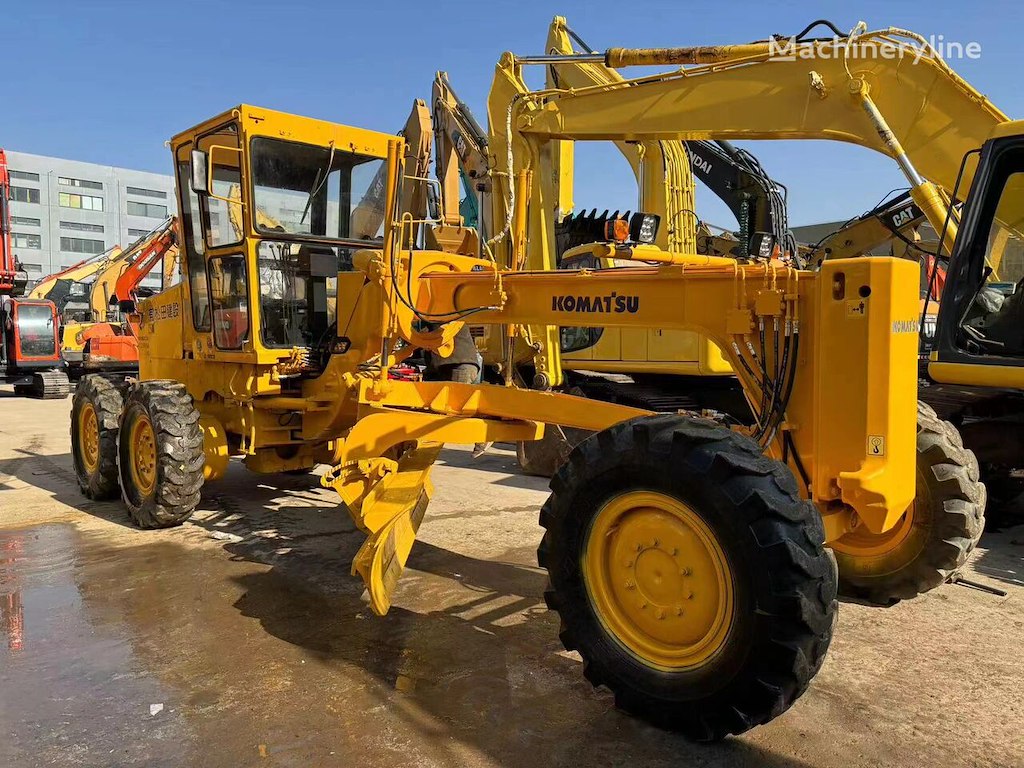 Komatsu GD511A grejder