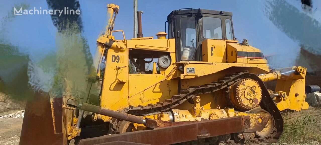 Caterpillar D9N buldožer