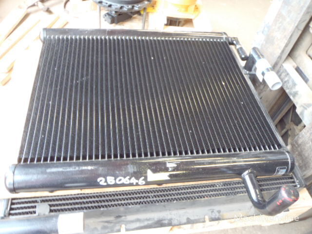 Case LN00037 LN00037 radijator za hlađenje motora za Case 9013 bagera