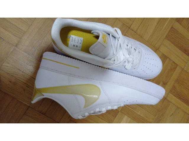 Nike Air Force 1 07 br. 48,5